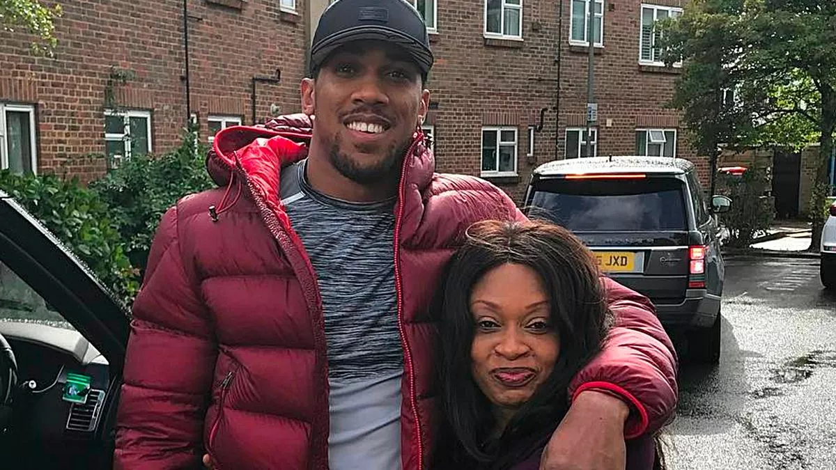 Anthony Joshua explain why he still live with his mother...