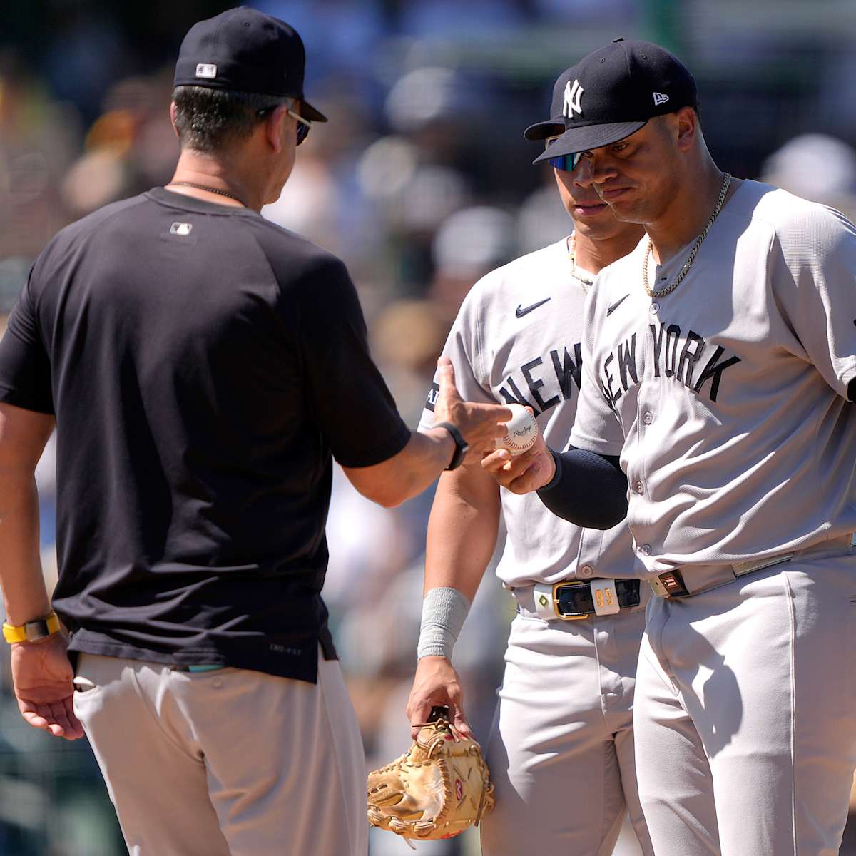 Yankees Fans in Panic as Major Injury Puts Bullpen Strategy at Risk