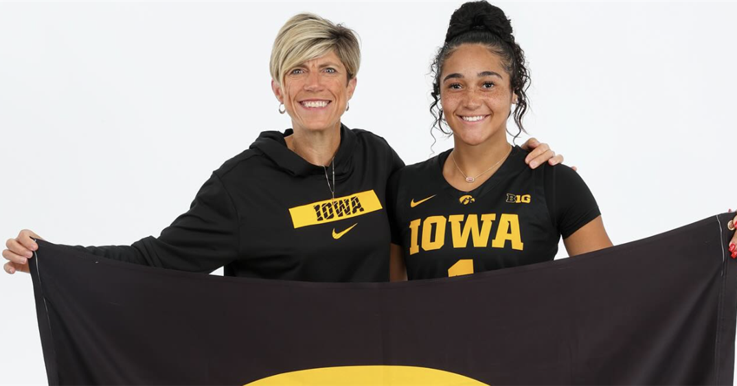 Top Guard Jenica Lewis Selects Iowa Over